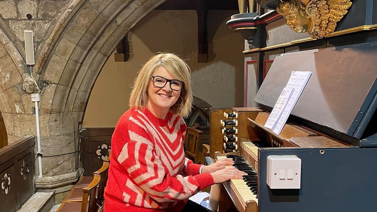 BBC Radio Cymru - Bore Cothi, Mari Pritchard Urddo i'r Orsedd.