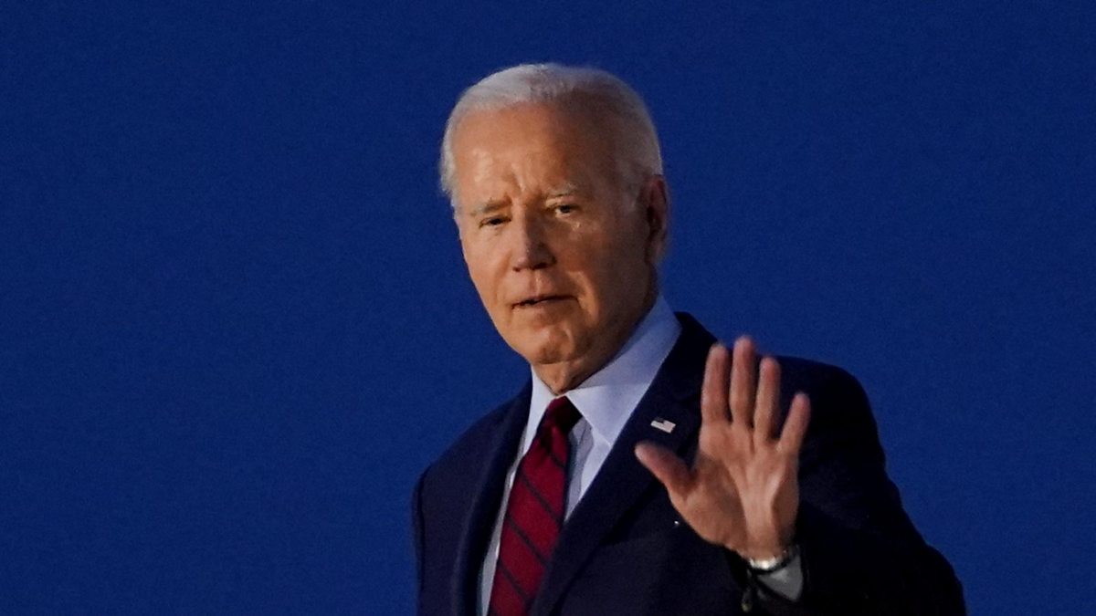 BBC World Service - Newsday, US cluster bombs overshadow Nato meeting