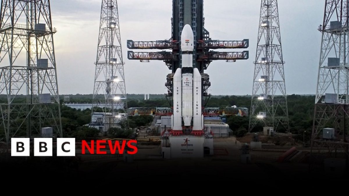 BBC News - India's moon mission launches