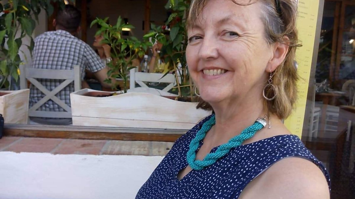 BBC Radio Cymru - Ffion Dafis, Elen Wyn yn sgwrsio gyda'r nofelydd ...