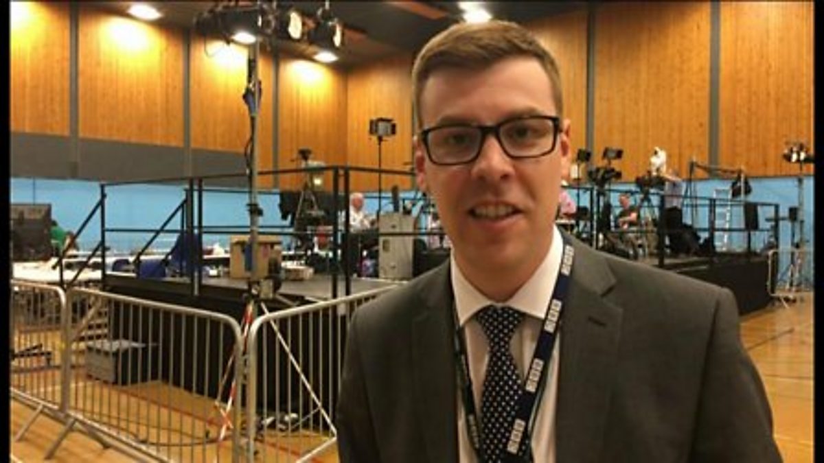 BBC Radio Cymru - Dros Ginio, Cemlyn Davies yn cyflwyno