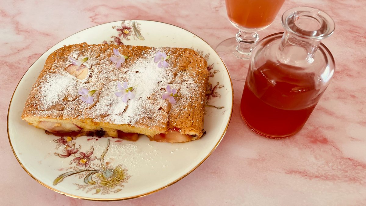 BBC Radio Ulster - Cooking with Paula McIntyre, Blackberry and Plum Cake