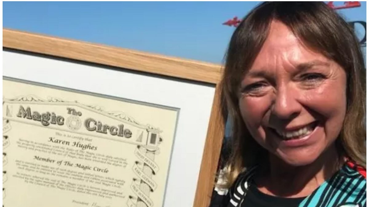 BBC Radio Cymru - Bore Cothi, Karen Wynne Cael ei Derbyn i'r Cylch Hud.