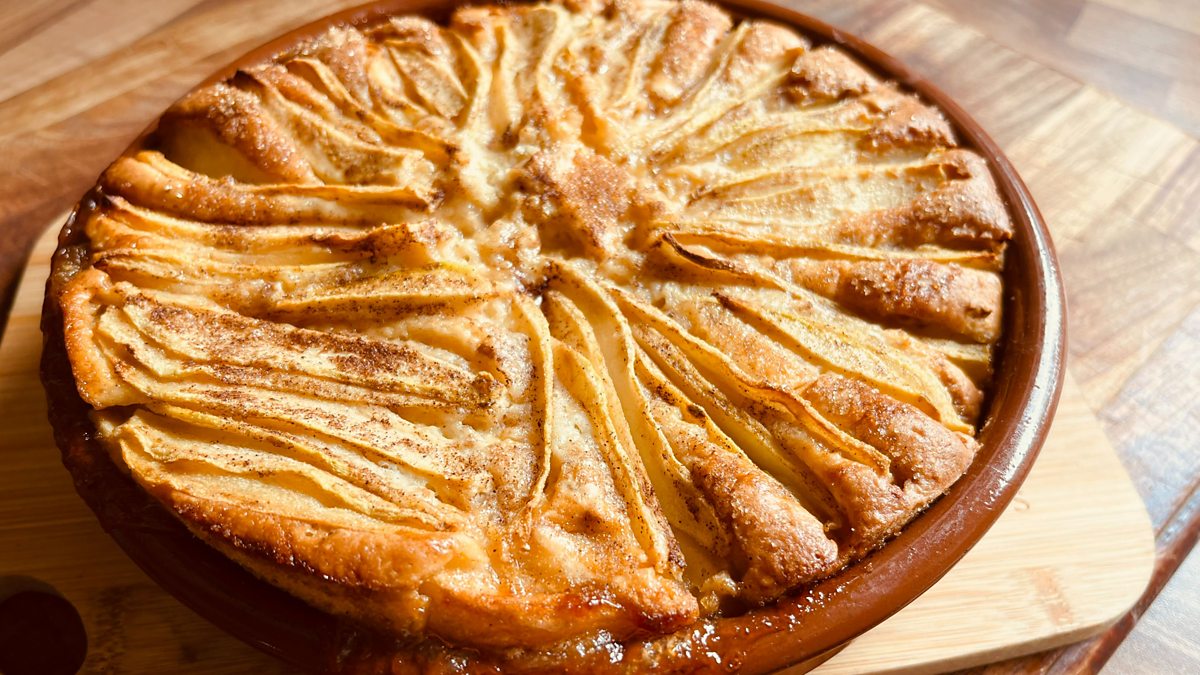 BBC Radio Ulster - Cooking with Paula McIntyre, Apple, Pear and Pecan Torta