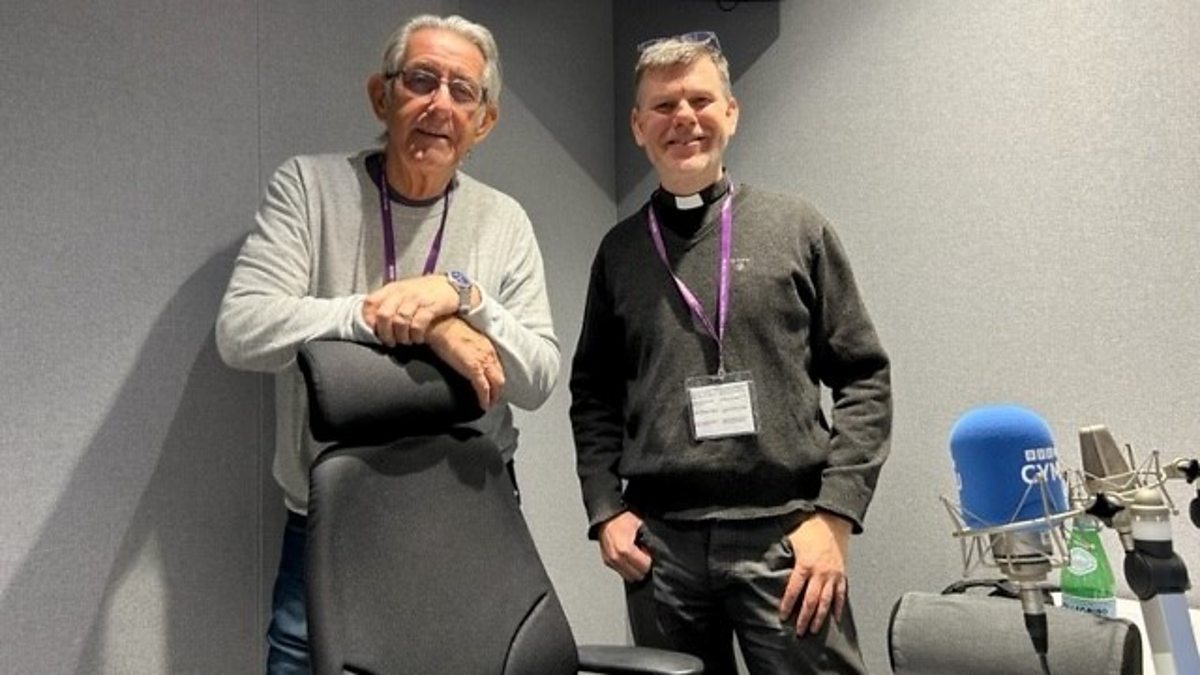 BBC Radio Cymru - Yr Oedfa, Trystan Owain Hughes a Wynford Ellis Owen ...