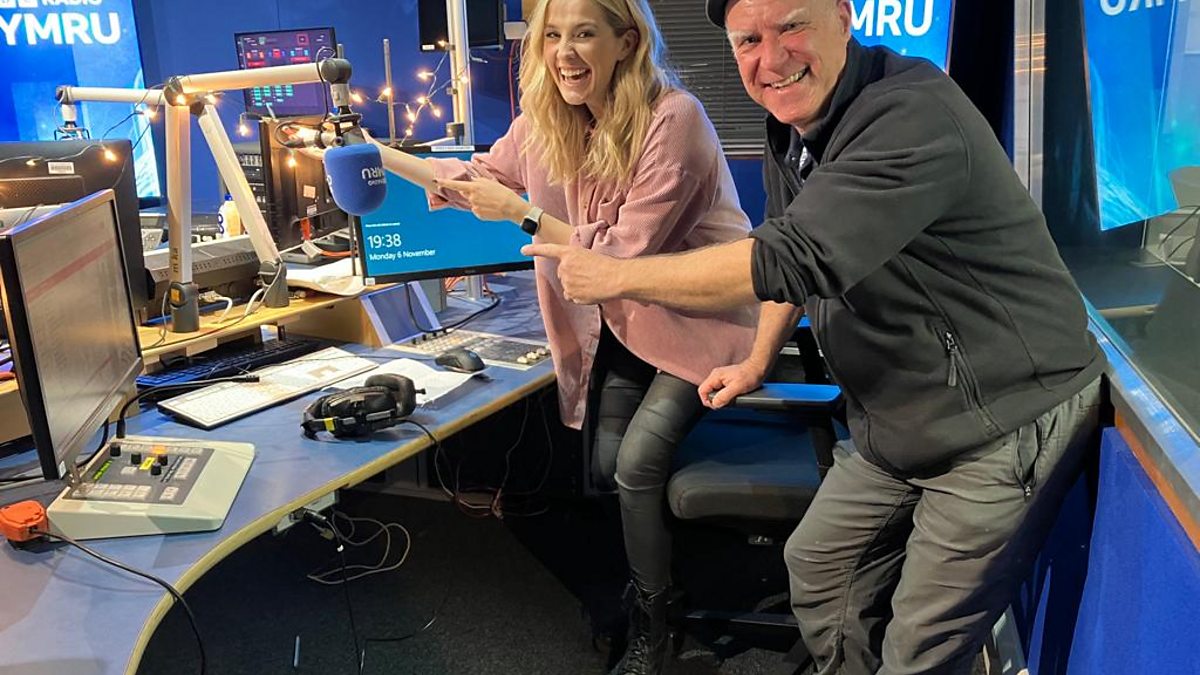 BBC Radio Cymru - Rhys Mwyn, Elin Fflur, Sgwrs dan oleuadau stiwdio ...