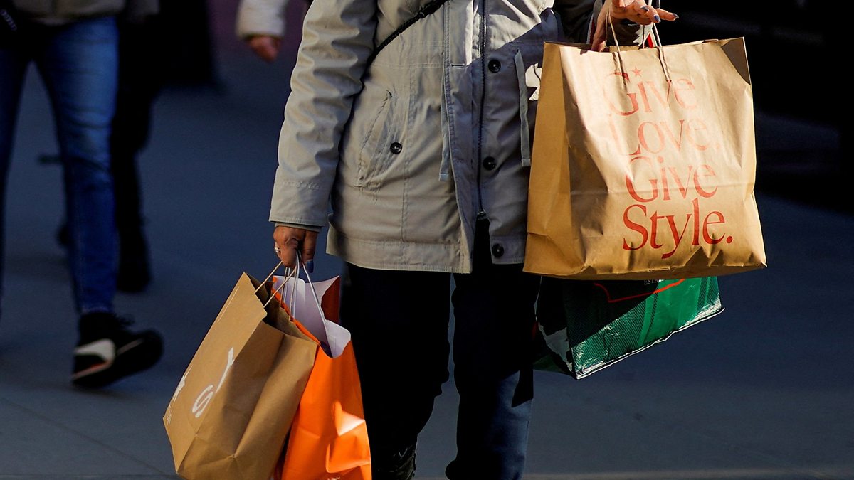 BBC World Service - World Business Report, US credit card debt hits $1 trillion