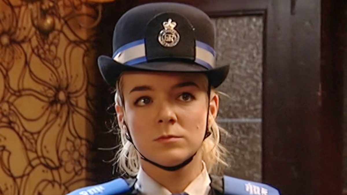 Two Pints of Lager and a Packet of Crisps - Series 8: 4. Ello Ello ...