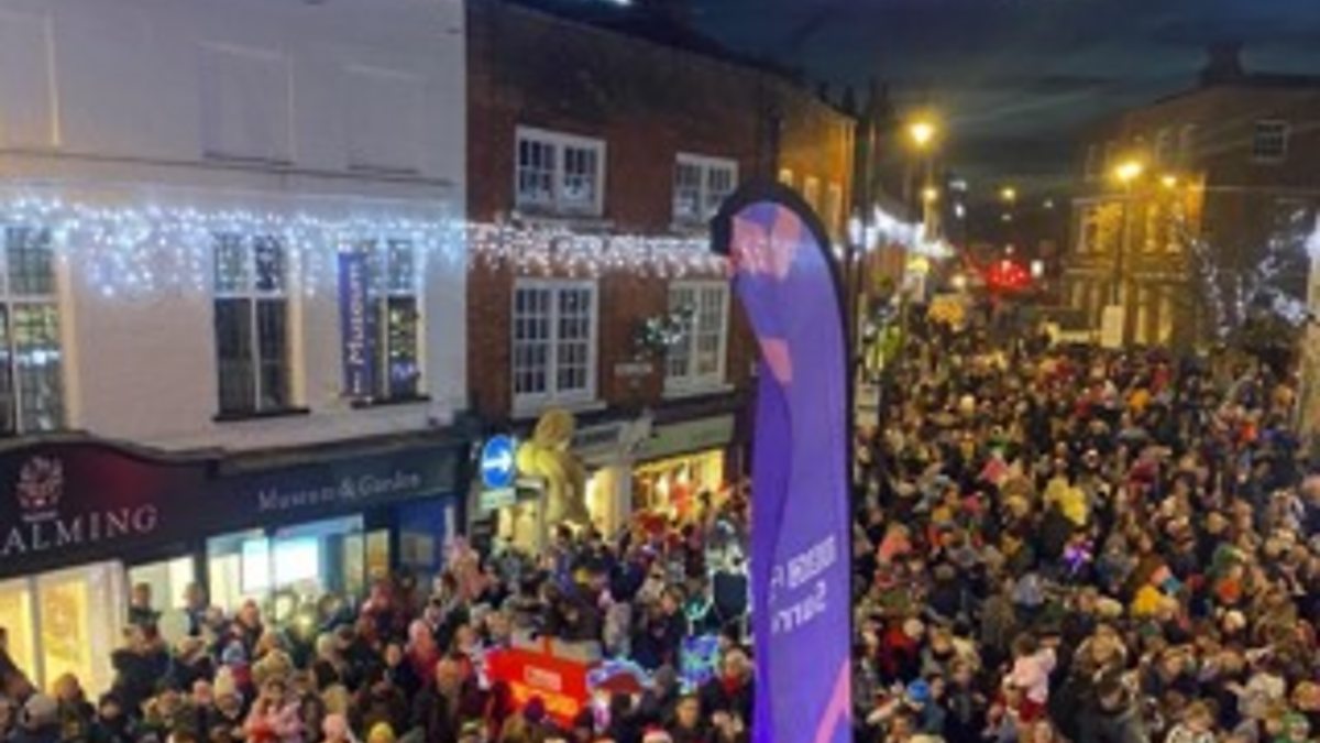 BBC Radio Sussex - Mark Carter, Huge crowds in Godalming for the big ...
