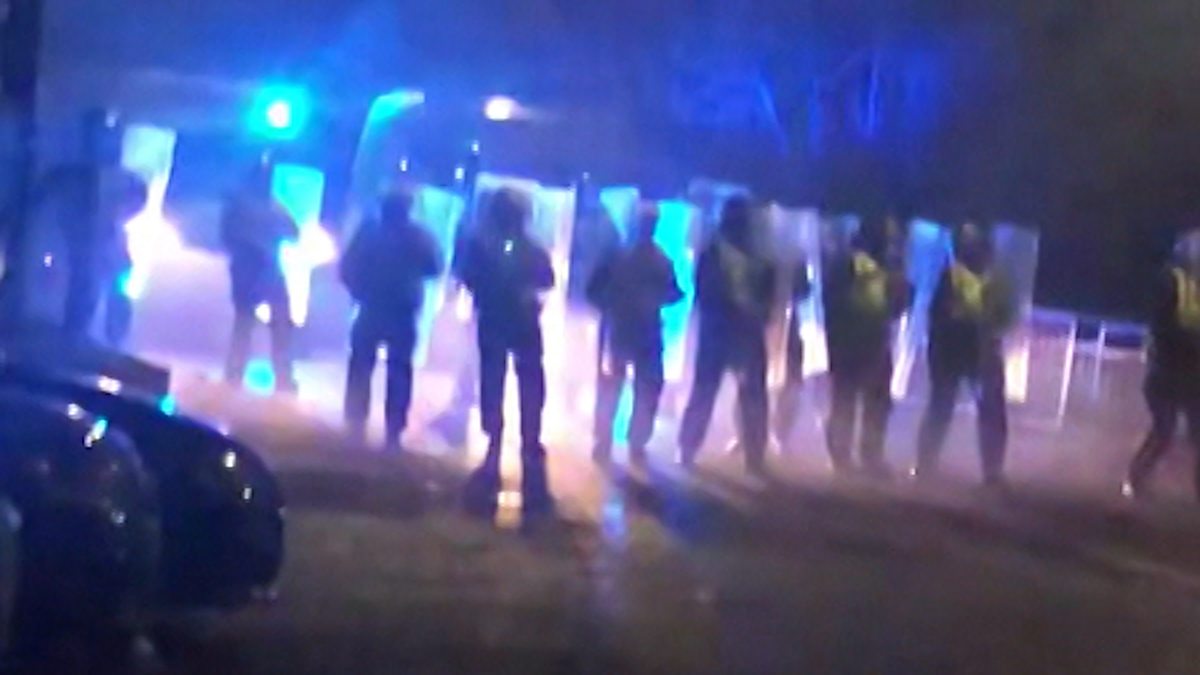 BBC News - Scotland, Riot police attacked in Ayrshire village