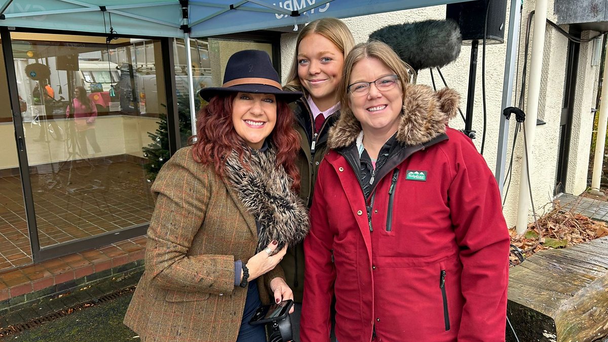 BBC Radio Cymru - Bore Cothi, Ffion a Leia Lloyd Williams - Cystadlu yn y Sioe Aeaf.