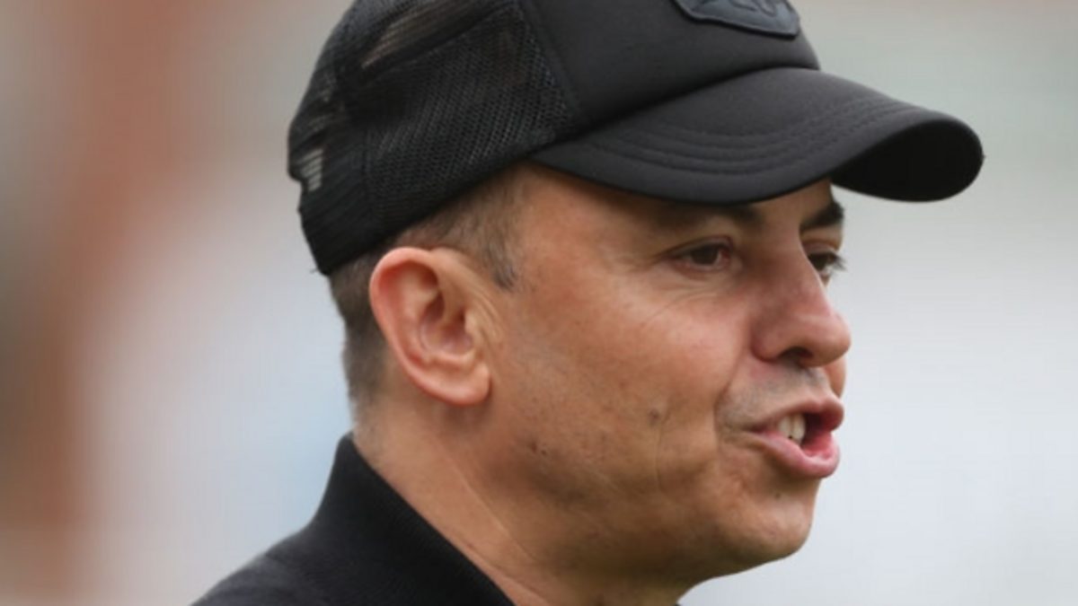 BBC Radio Surrey - Sport on BBC Radio Surrey, Dorking Wanderers manager ...