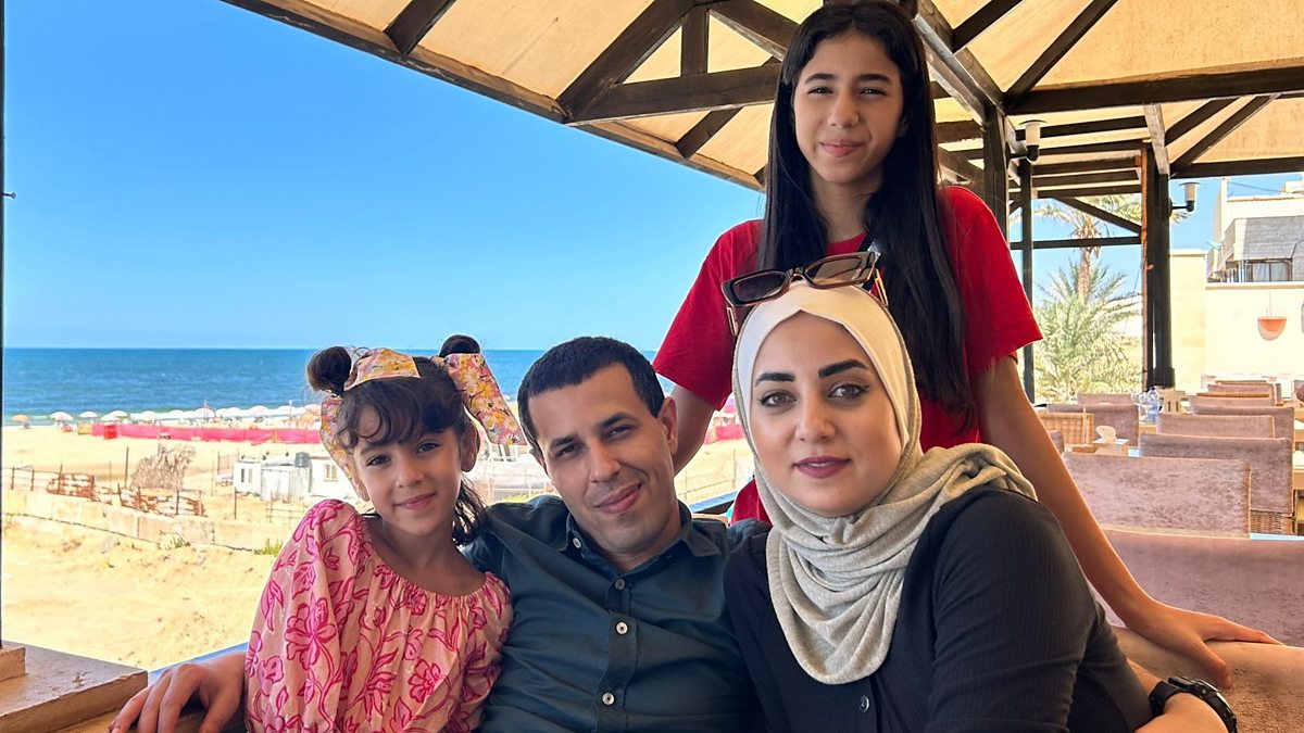 BBC World Service - BBC OS Conversations, Leaving Gaza