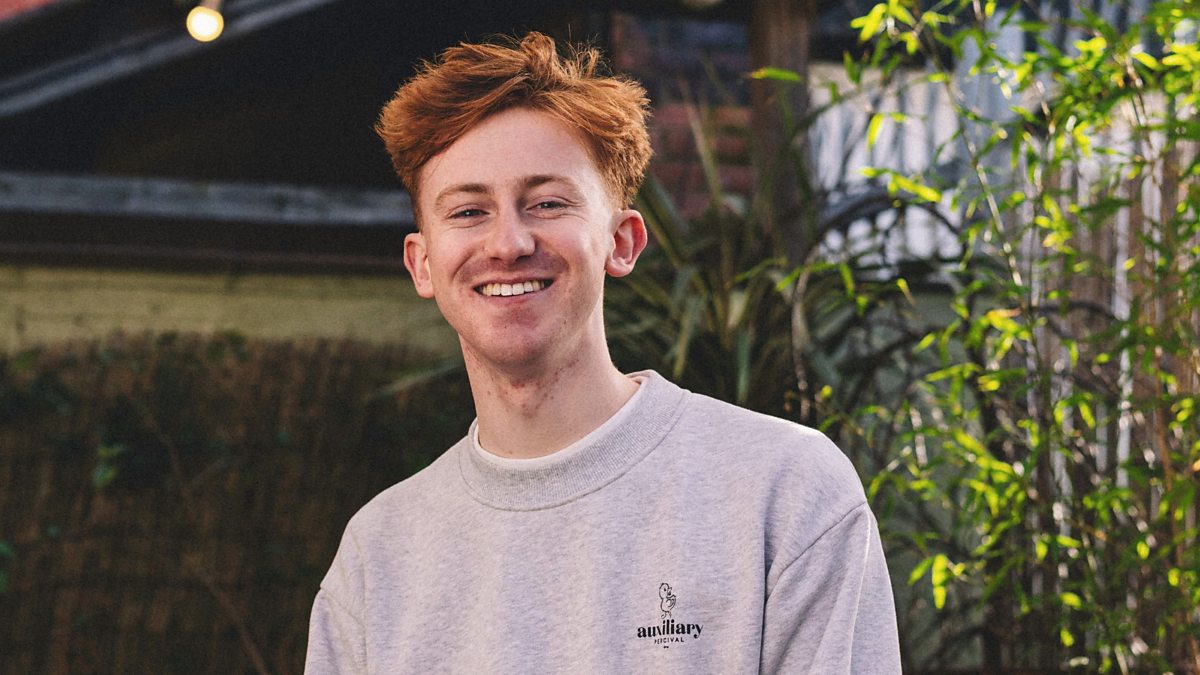 BBC Radio Cymru - Georgia Ruth, Owain Williams yn cyflwyno