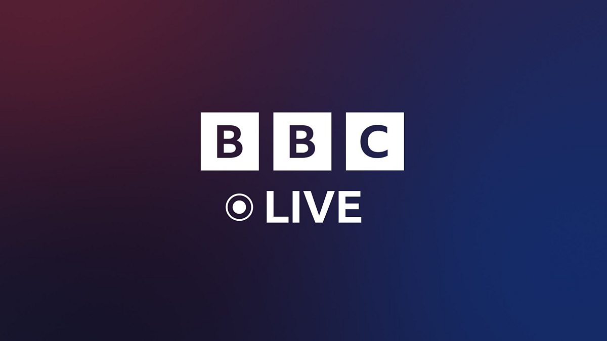 BBC News - More Than 1,000 Migrants Cross Channel In One Day