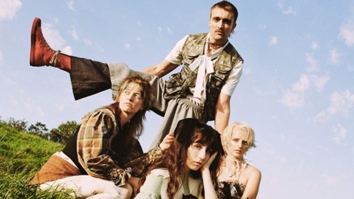 BBC Radio Cornwall - Daniel Pascoe, 20/02/2024, FIZZ chat friendship ...