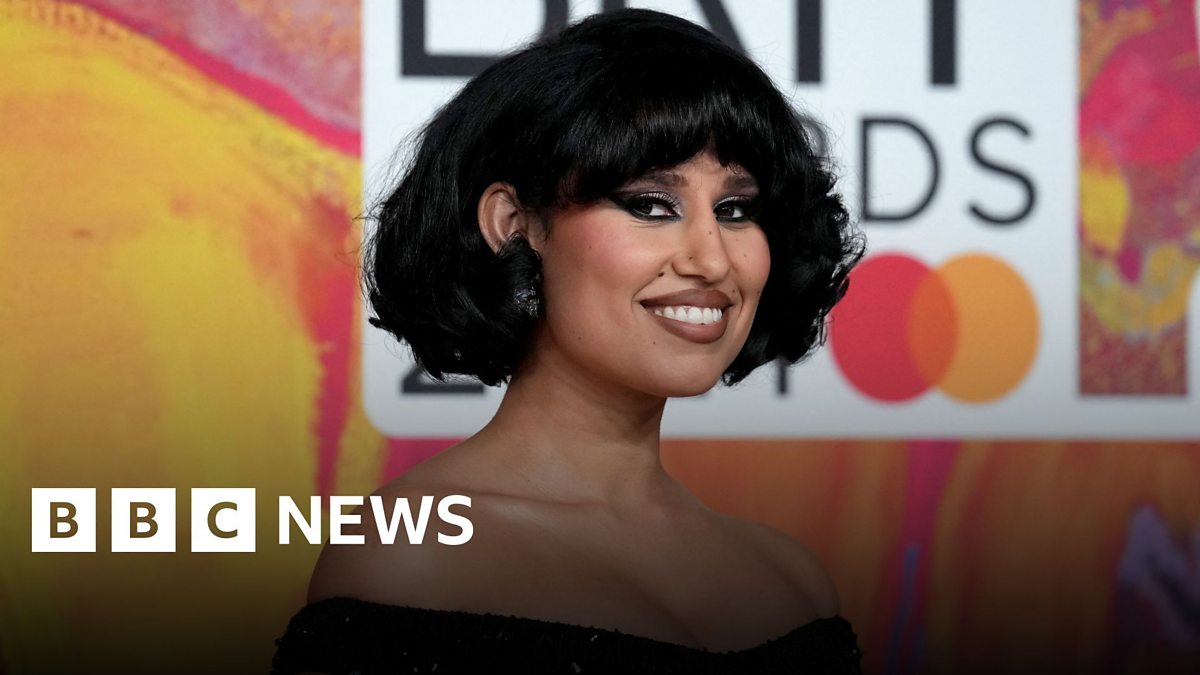 BBC News - Raye, Dua Lipa & Kylie: On The Brits Red Carpet