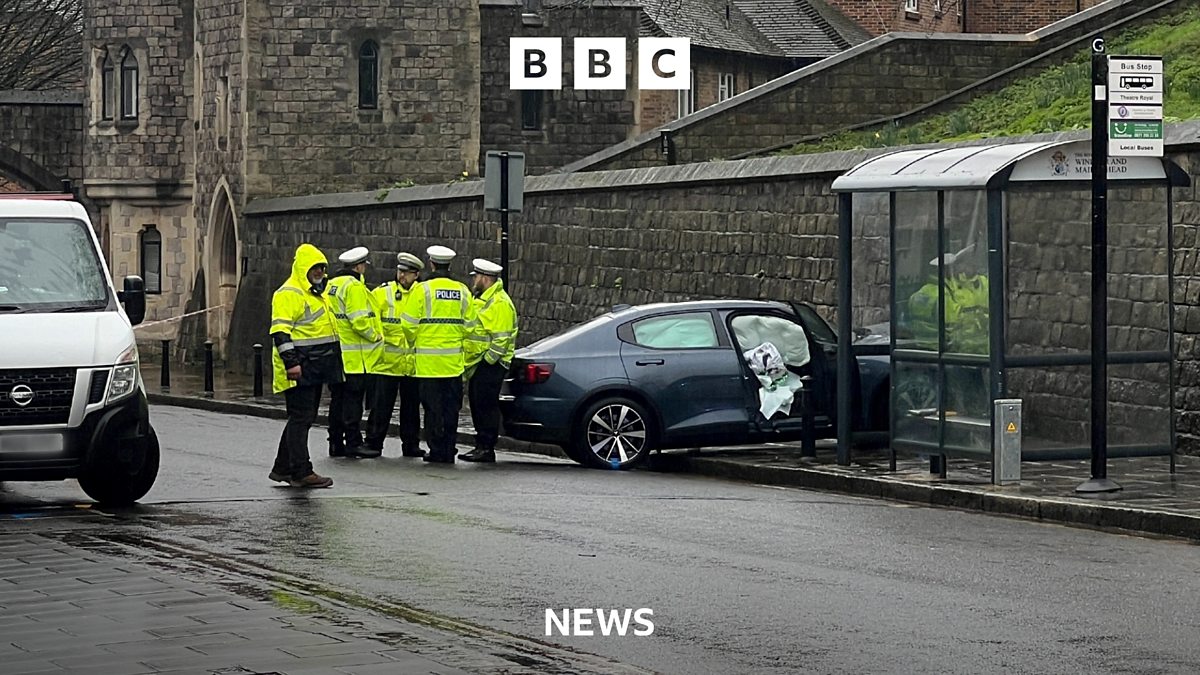 BBC Radio Berkshire - BBC Radio Berkshire, Five injured as car crashes ...