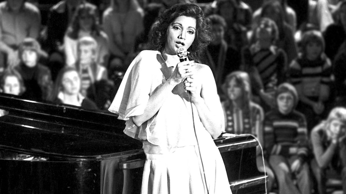 BBC World Service - Outlook, The singer with her back to the audience