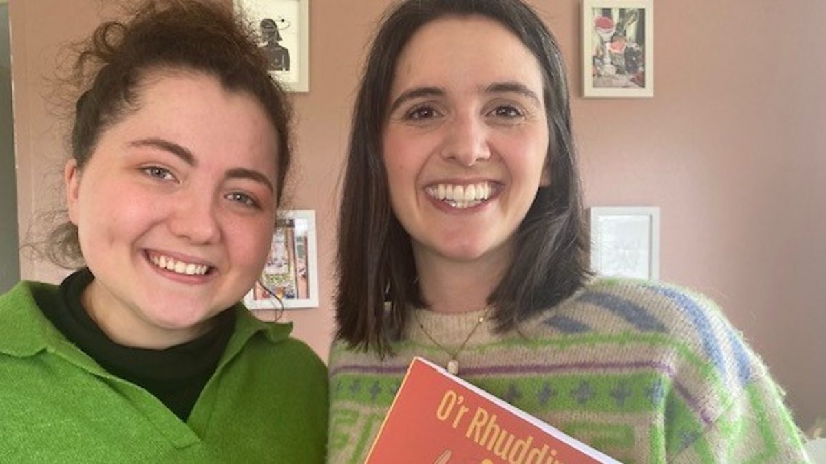 BBC Radio Cymru - Ffion Dafis, Anni Llŷn yn sgwrsio gyda'r awdur Sioned ...