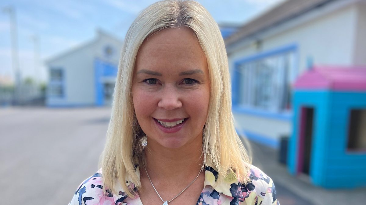 BBC World Service - Assignment, Ireland’s phone-free town