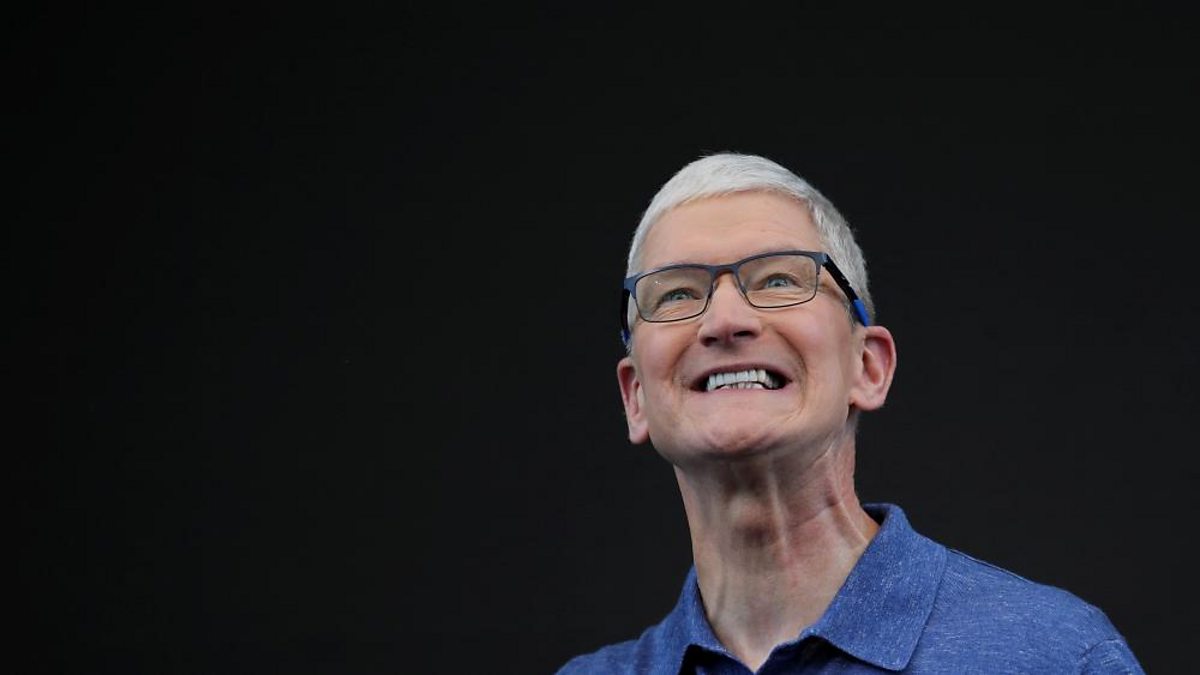 BBC News - Big Boss Interview, Apple launches AI