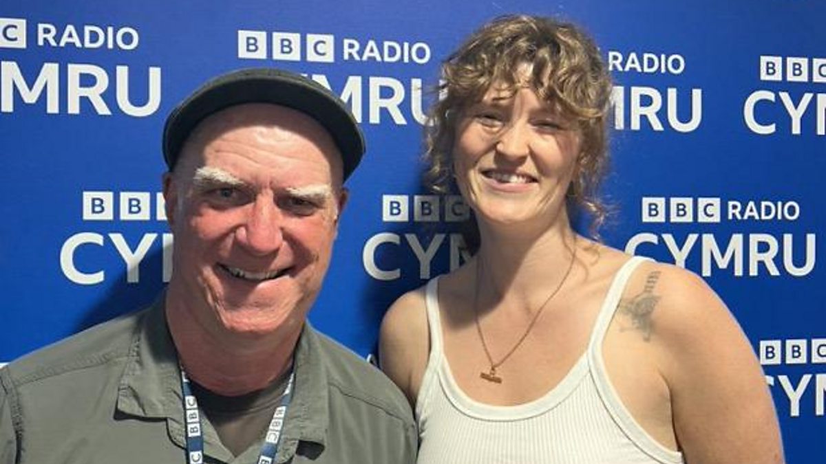 BBC Radio Cymru - Rhys Mwyn, Elan Rhys, Elan Rhys yn trafod sengl ...