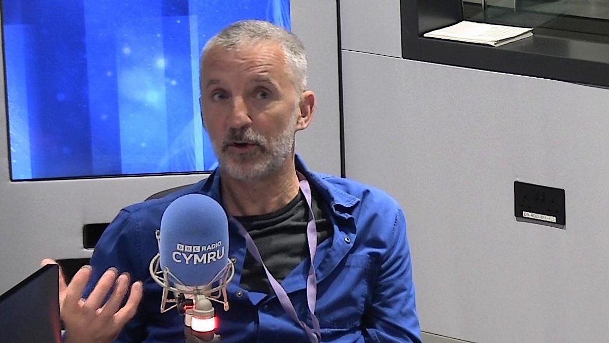 BBC Radio Cymru - Dros Ginio, "Er bod y niferoedd yn fychan, mae 4 sedd ...