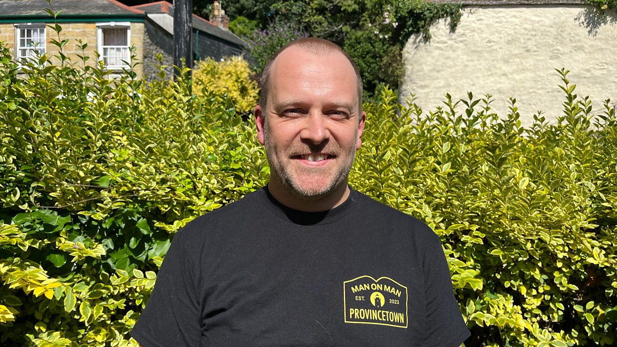 BBC Radio Cornwall - Upload with Daniel Pascoe, 'The Unusual Smile' by Luke Howe