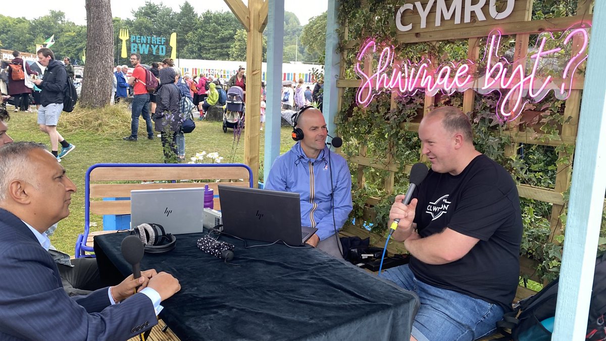 BBC Radio Cymru - Dros Ginio, O'r Maes - Rhodri Llywelyn yn cyflwyno ...
