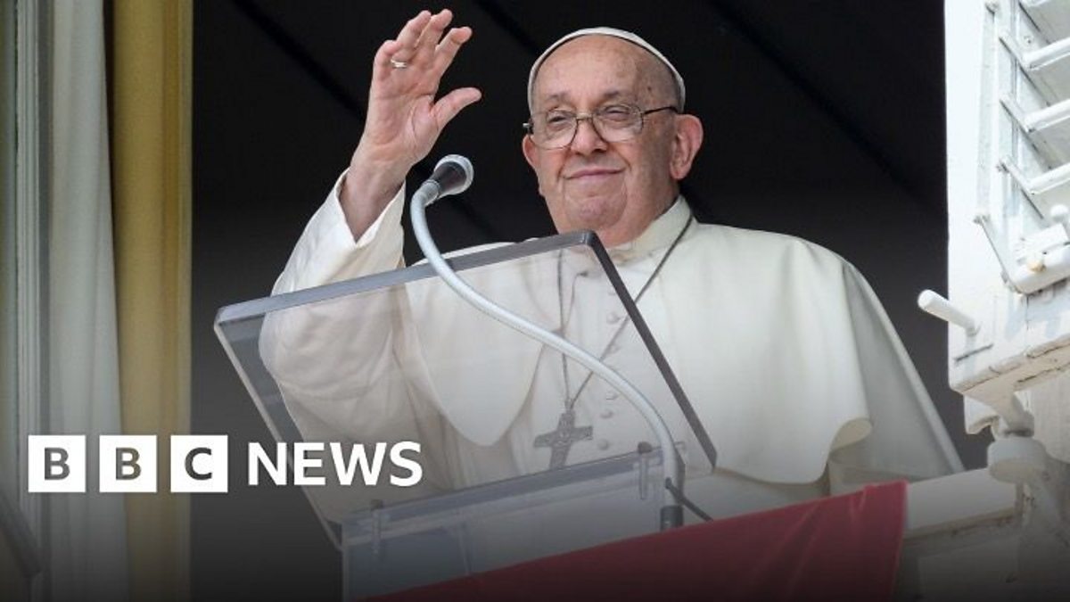 BBC News - Pope Francis arrives in Jakarta