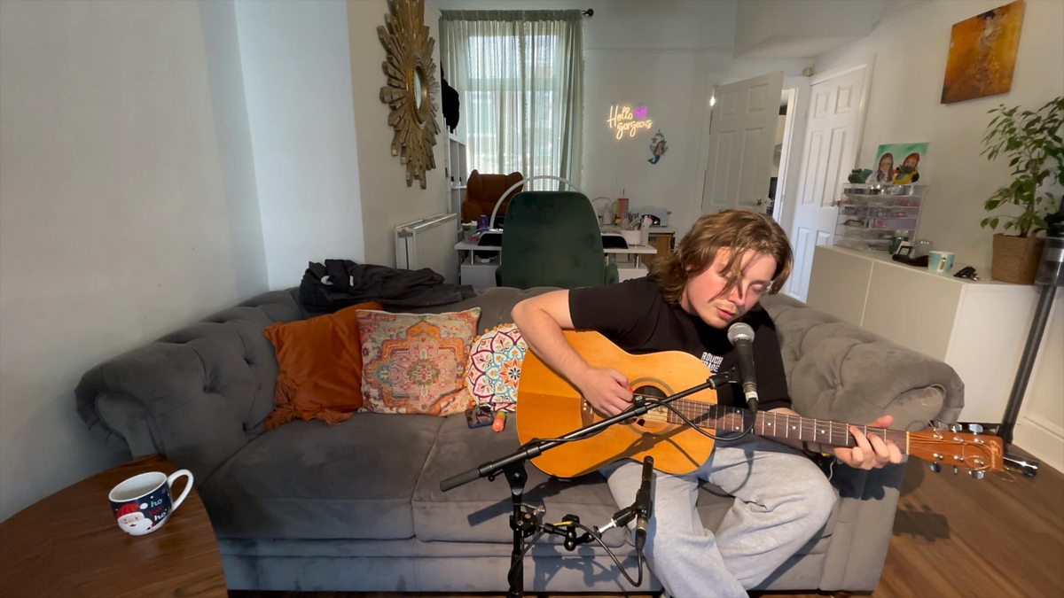 BBC Local Radio - BBC Introducing - York & Humberside, Phoebe Hall ...