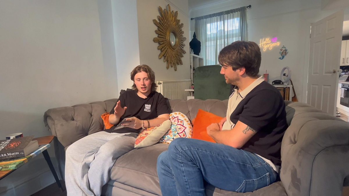 BBC Local Radio - BBC Introducing - York & Humberside, Phoebe Hall ...