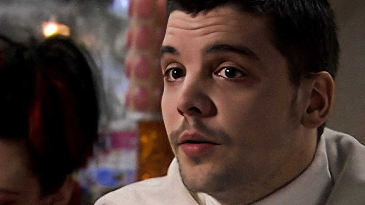 Ideal - Series 4: 5. The War - BBC iPlayer