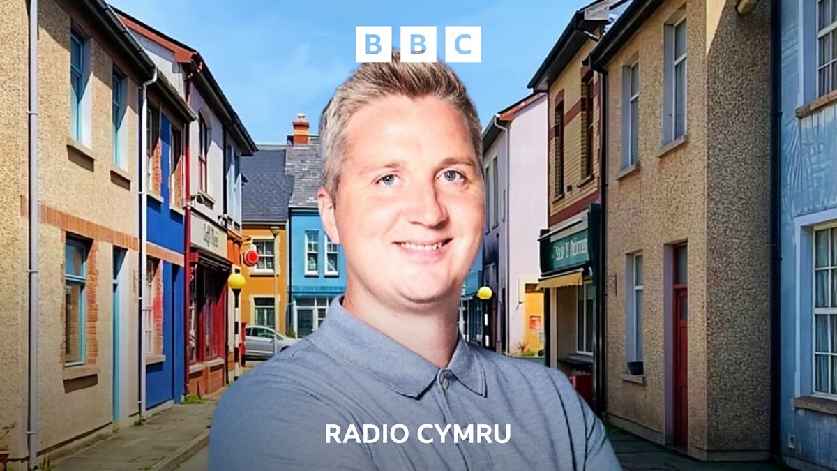 BBC Radio Cymru - Ifan Jones Evans, Yn fyw o Gwmderi