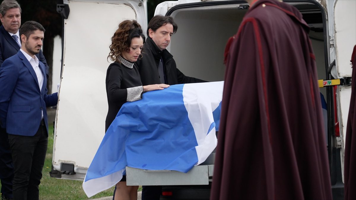 BBC News - Scotland, Tasmina Ahmed-Sheikh drapes a Saltire on Alex ...