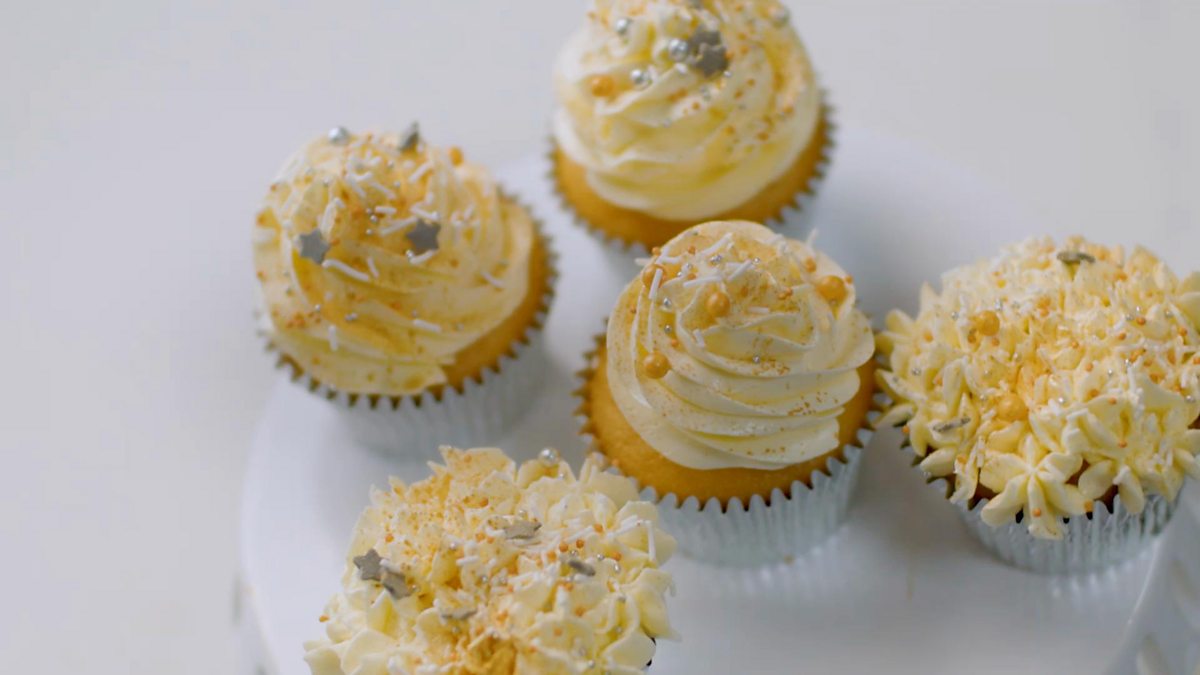 BBC - BBC Food, How to make Swiss buttercream