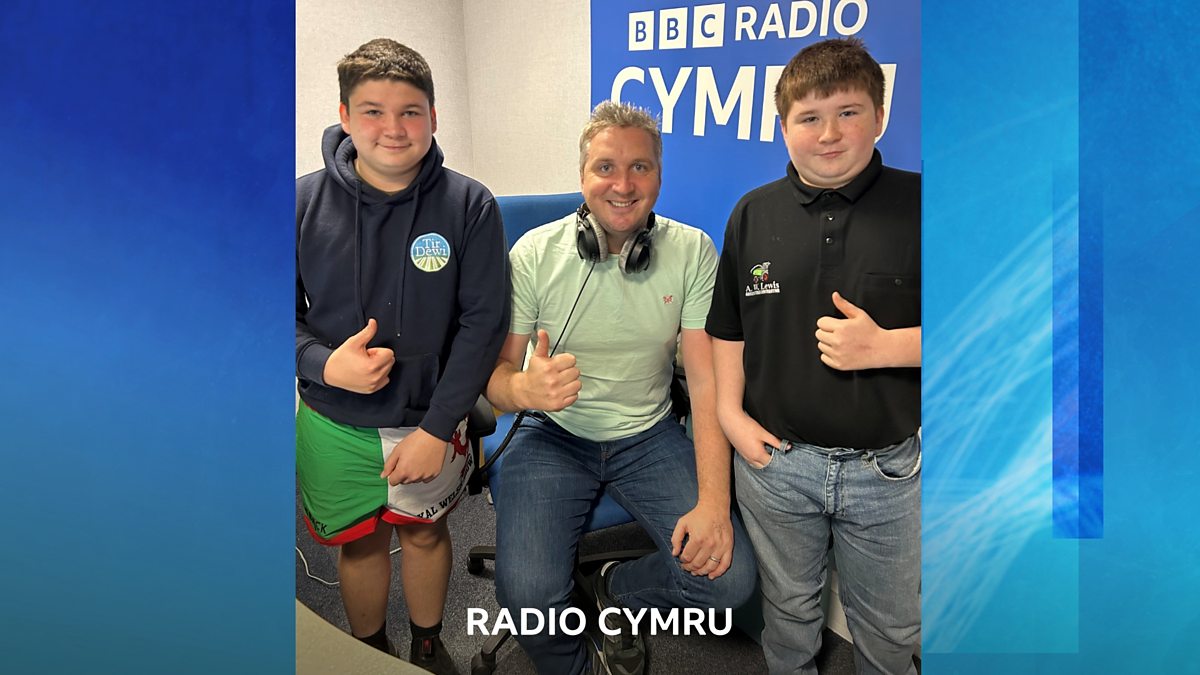 BBC Radio Cymru - Ifan Jones Evans, Tomos a Dyfan Bwlch yn cyd-gyflwyno