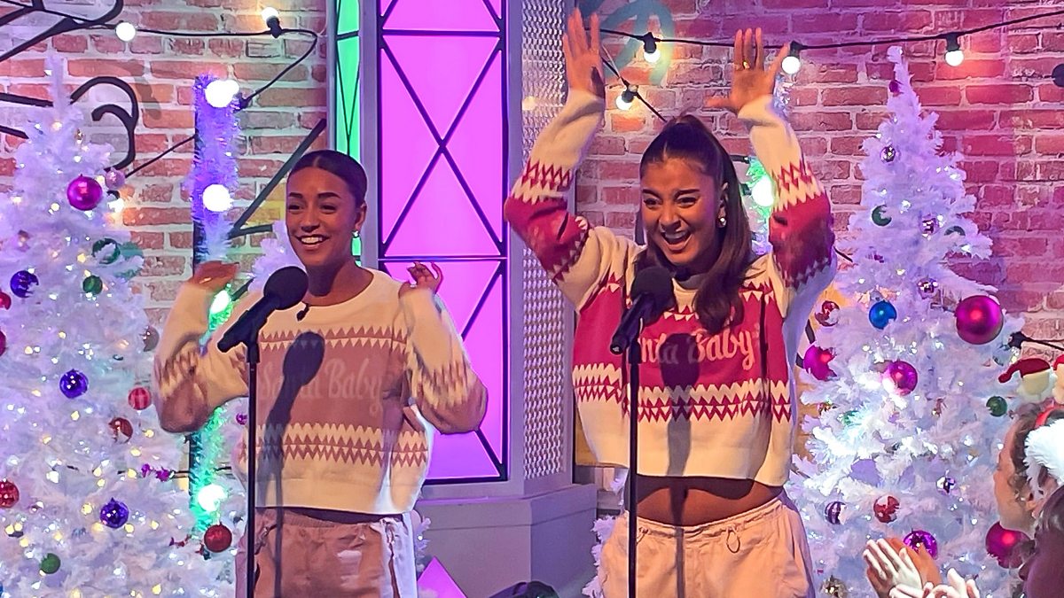 Saturday Mash-Up! Live - Highlights: 31. The Lewis Sisters’ Santa Song ...