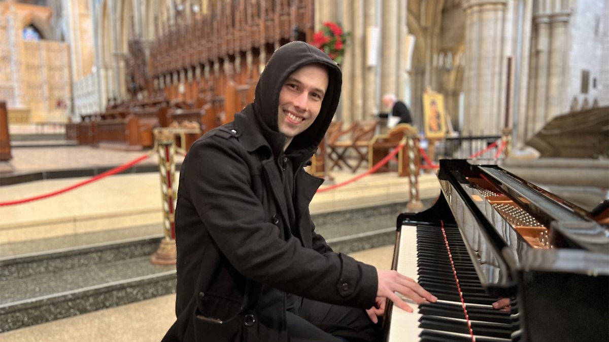 BBC World Service - Happy News, Happy Pod: The homeless pianist raising ...