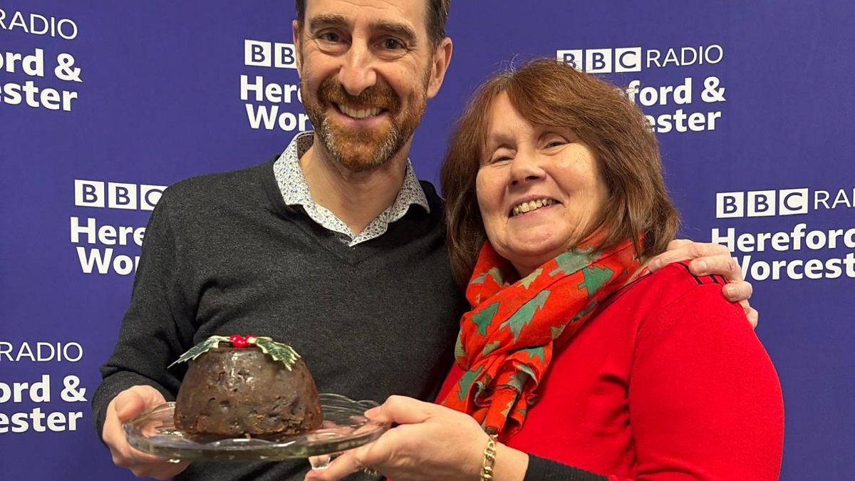 BBC Hereford & Worcester - Elliott Webb, Taste testing Christmas pudding!