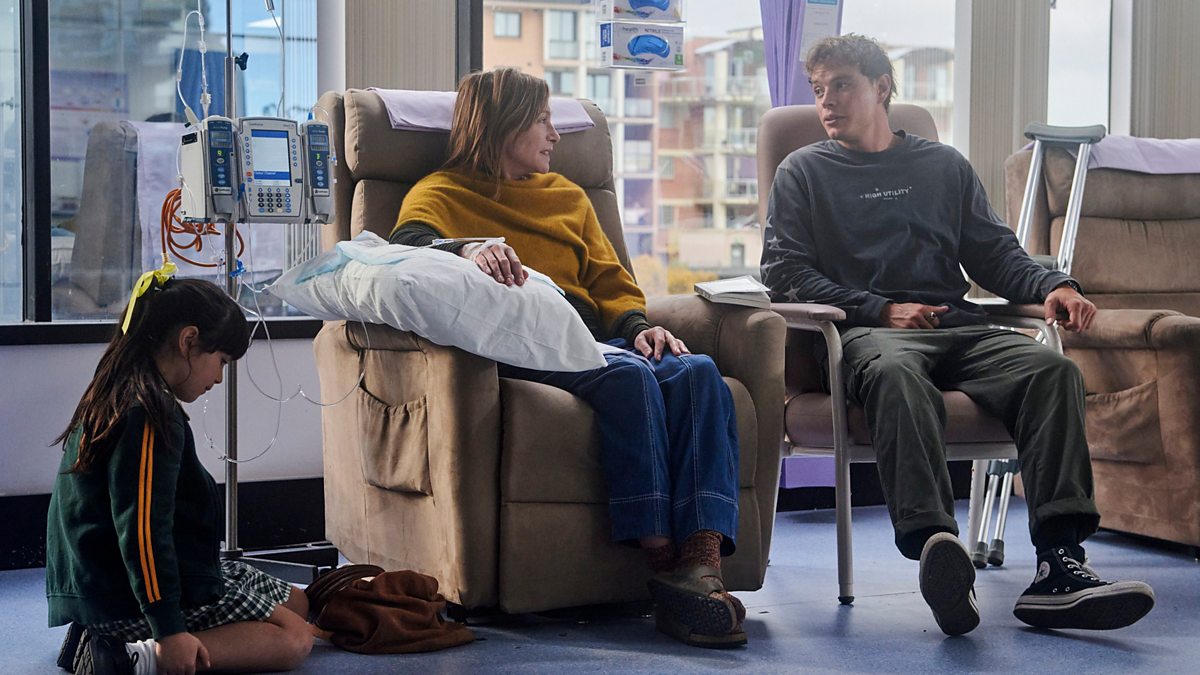 Bump - Series 5: 3. A Hand-Shaped Balloon - BBC iPlayer