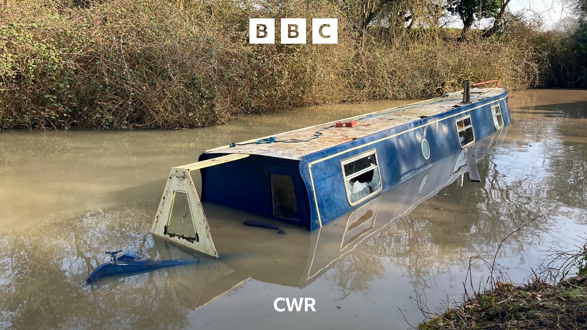 BBC CWR - BBC CWR, Canal blocked by sunken boat in Coventry