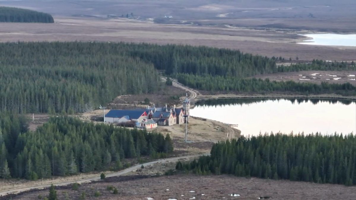 BBC News - Scotland, Drone footage of Lochdhu Lodge