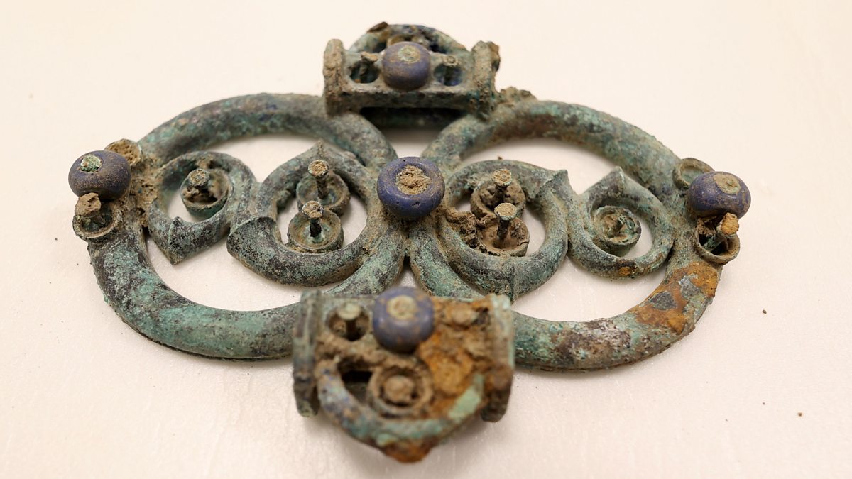 BBC News - Archaeologists Uncover 'Unprecedented' Iron Age Hoard