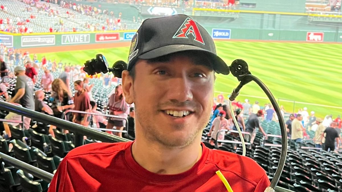 BBC World Service - Tech Life, Living life with a mind-reading chip