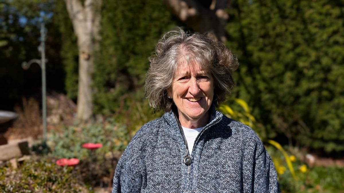BBC Radio Stoke - Lee Blakeman, Joined by sculptor Andy Edwards to ...