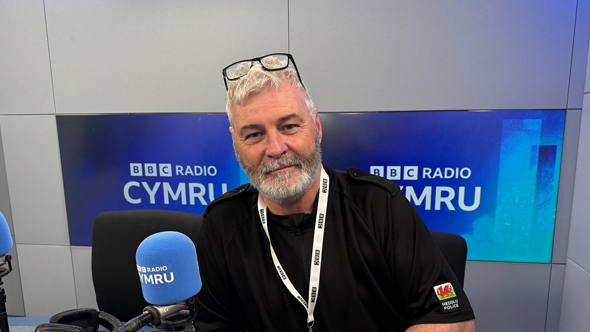 BBC Radio Cymru - Aled Hughes, Iwan Owen a'r balchder o gael llyfrau ...