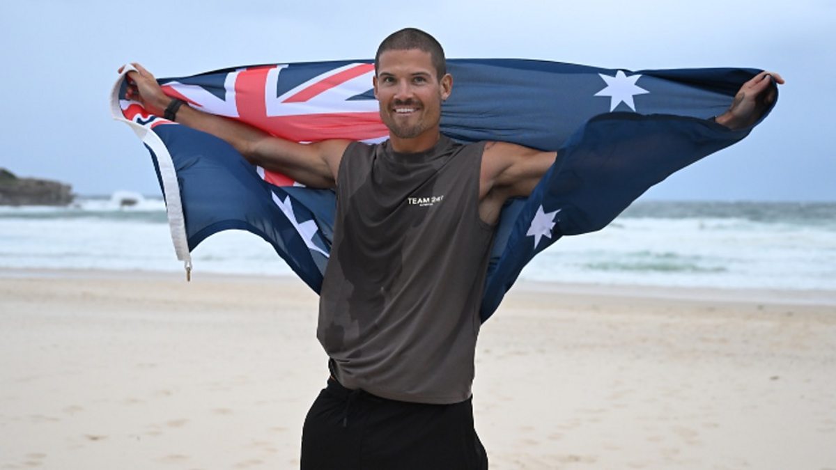 BBC News - Ultra Runner Claims Australia Crossing Record