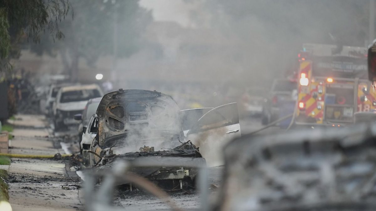 BBC News - Plane Crashes Into San Diego Homes